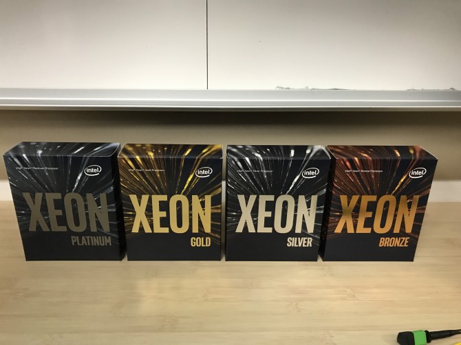 [The Xeon Story ①] Intel Redesigns the Semiconductor for the Cloud ...